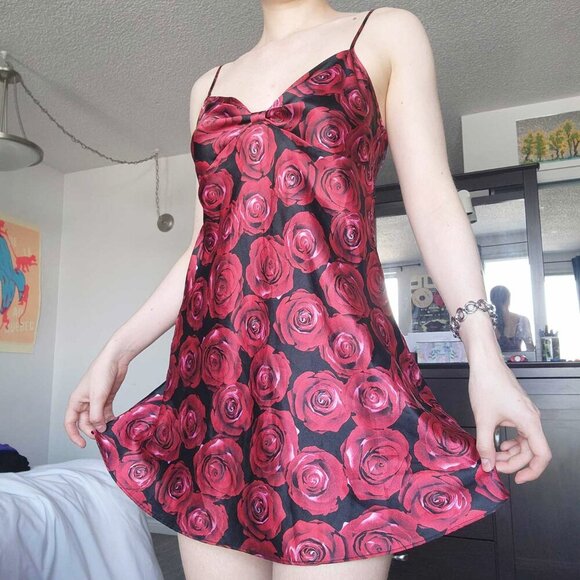 La Vie En Rose | Intimates & Sleepwear | Vintage 9s Romantic Red Roses ...